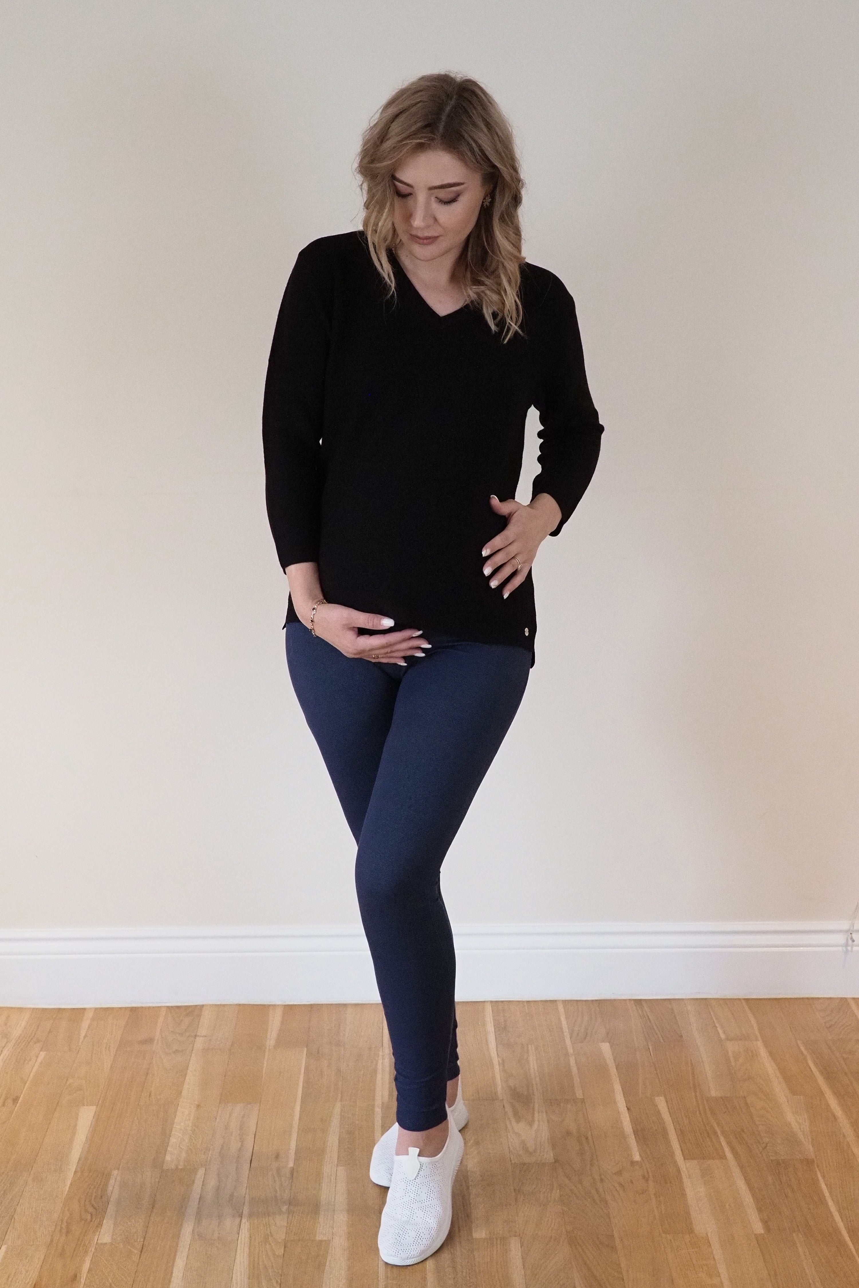 Samya V-Neck Jumper Black – Mamatoto